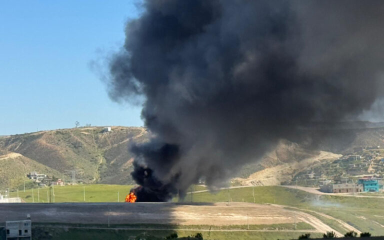 Fuerte incendio tras explosión en ductos de Pemex en Playas de Rosarito ...
